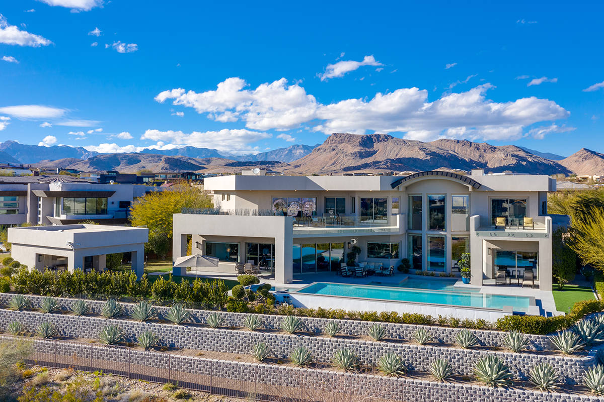 DeMarcus Cousins, ‘Pawn Stars’ ’ Rick Harrison sell Las Vegas mansions ...